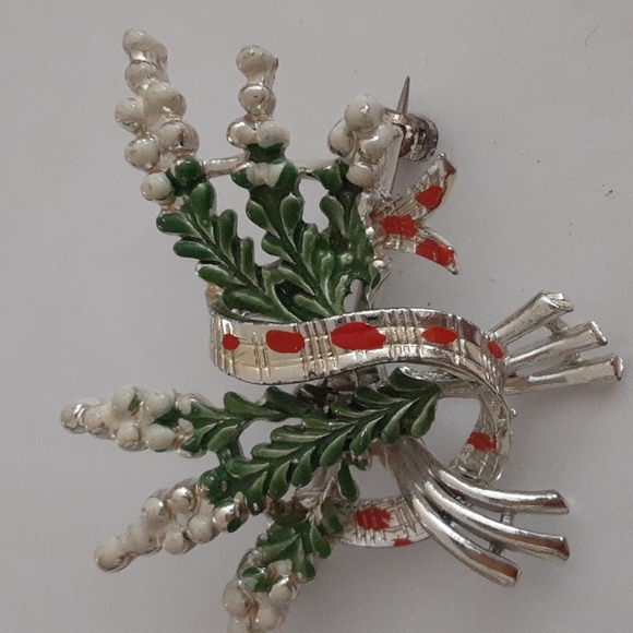 Jewelry | Vintage Enamel Painted Pin | Poshmark